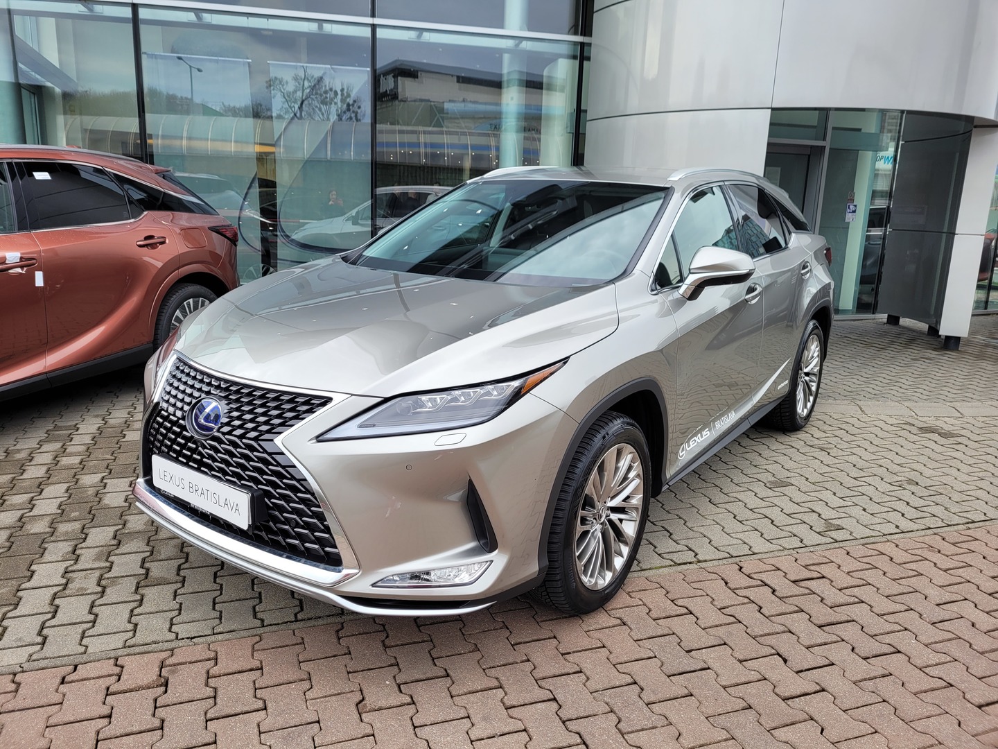 Ponuka vozidla Lexus RX 3.5 Hybrid 2022 65 000 € s DPH LEXUS BRATISLAVA