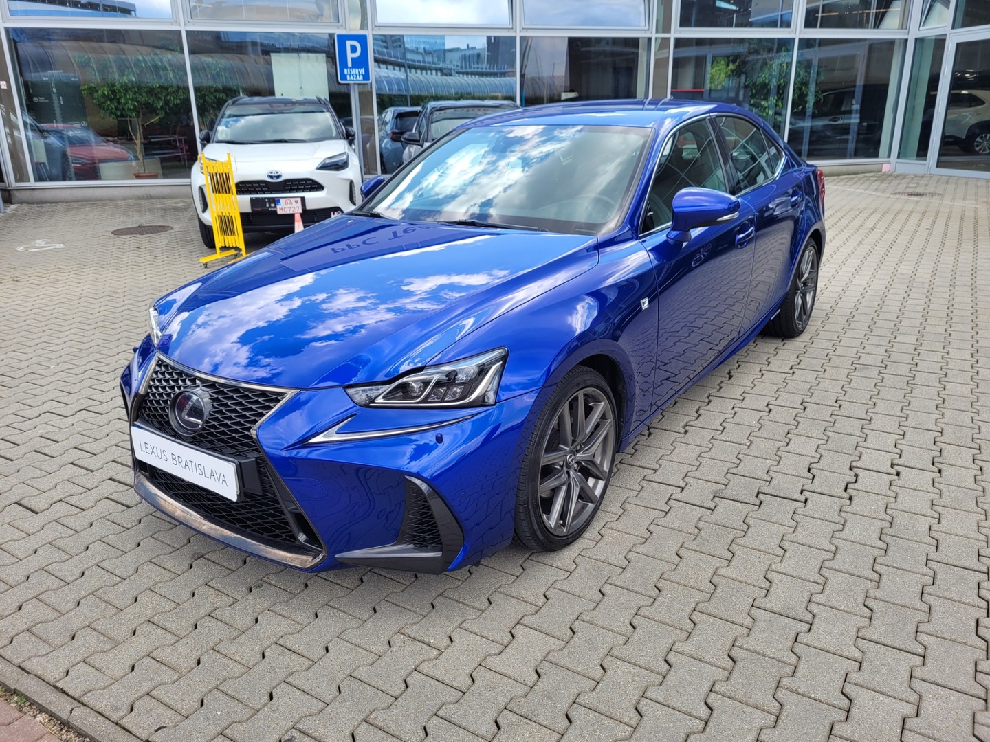 Ponuka vozidla Lexus IS 2.5 Hybrid 2018 31 000 € s DPH LEXUS BRATISLAVA