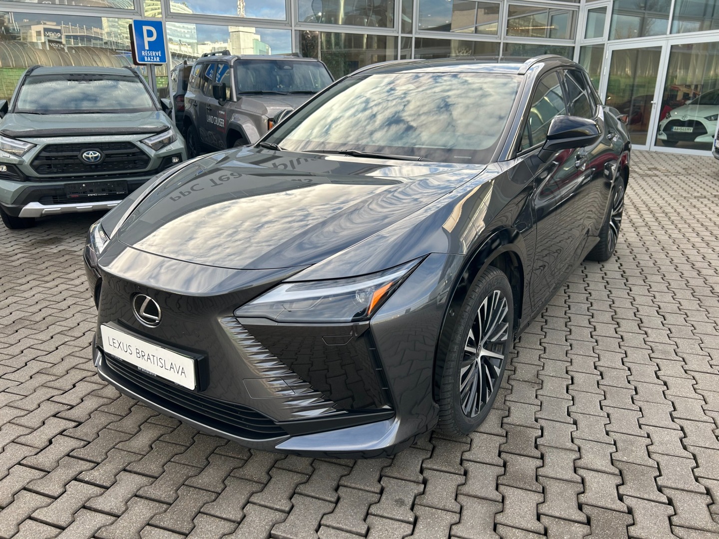 Ponuka vozidla Lexus RZ - Elektromotor 2024 62 500 € s DPH LEXUS BRATISLAVA